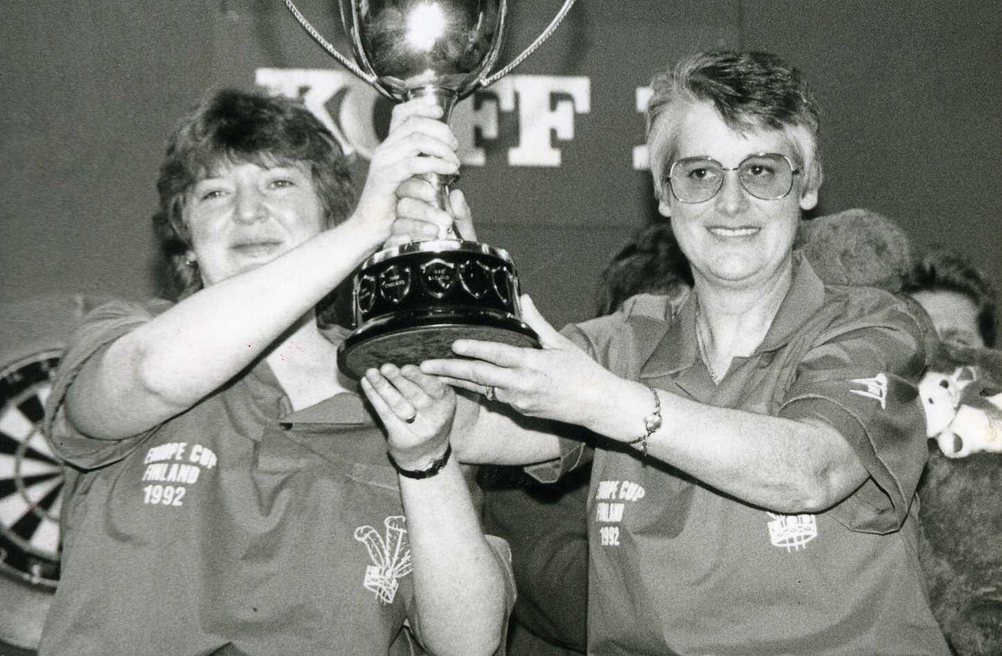 DARTS HISTORY – SANDRA GREATBATCH – A TOP WALES LADY DARTER – Dr ...