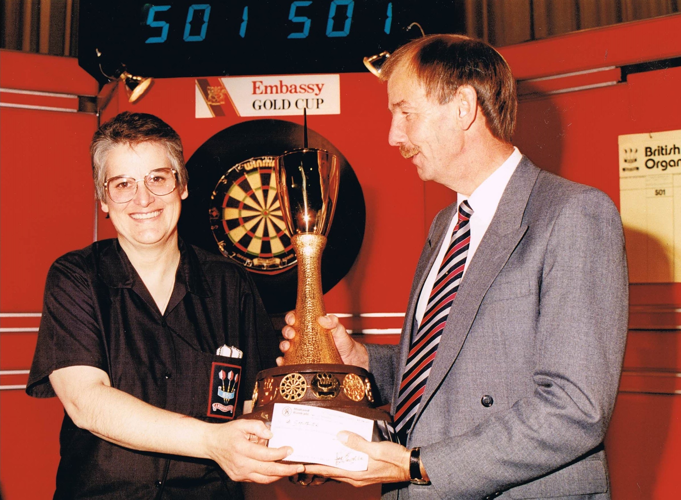 DARTS HISTORY – SANDRA GREATBATCH – A TOP WALES LADY DARTER – Dr ...